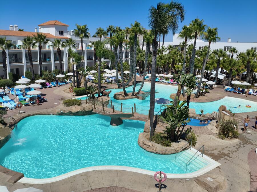 Hotel Playaballena, Rota. Desde 96.27€ - Central de Reservas