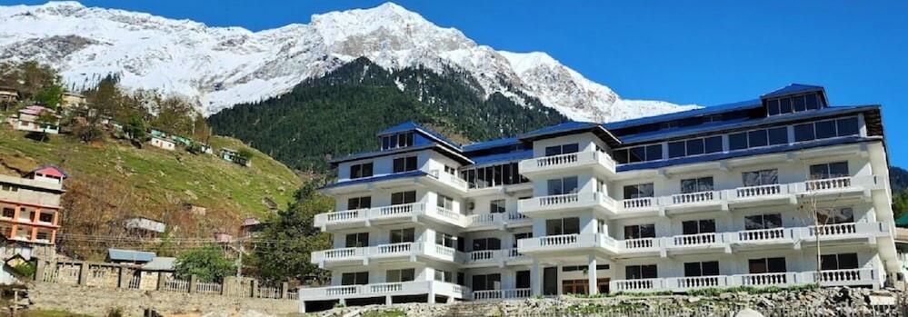 Hotel Alpha Riverside, Kāgān - Centraldereservas.com