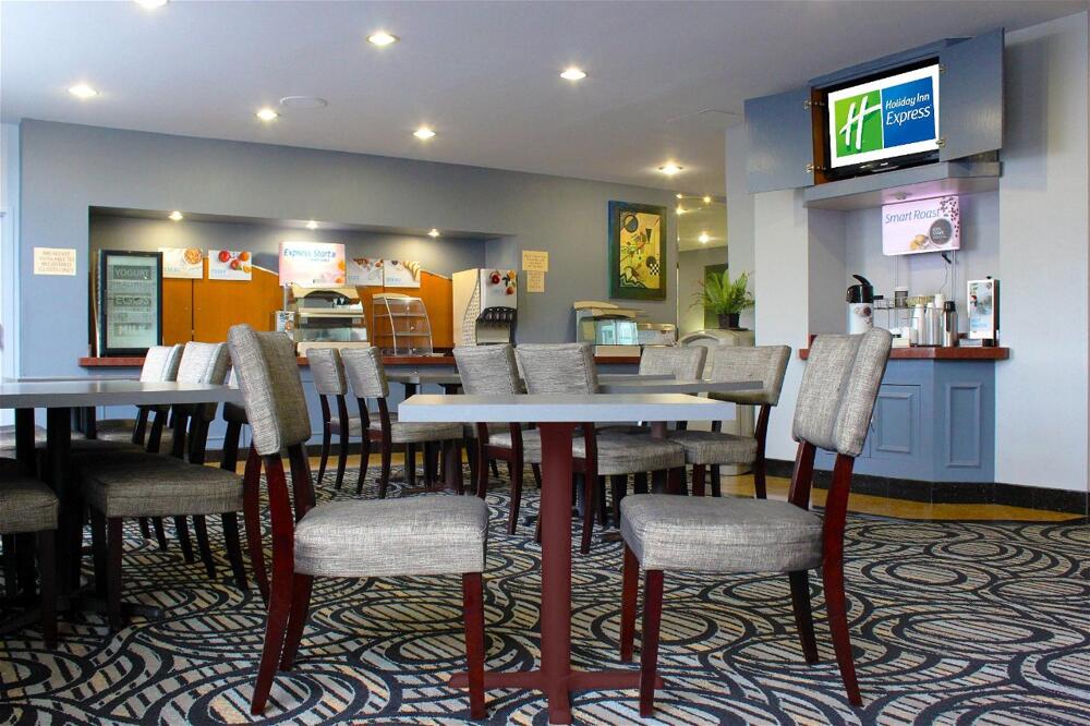 Holiday Inn Express Van Nuys, an IHG Hotel, Van Nuys. Desde 198.38 ...