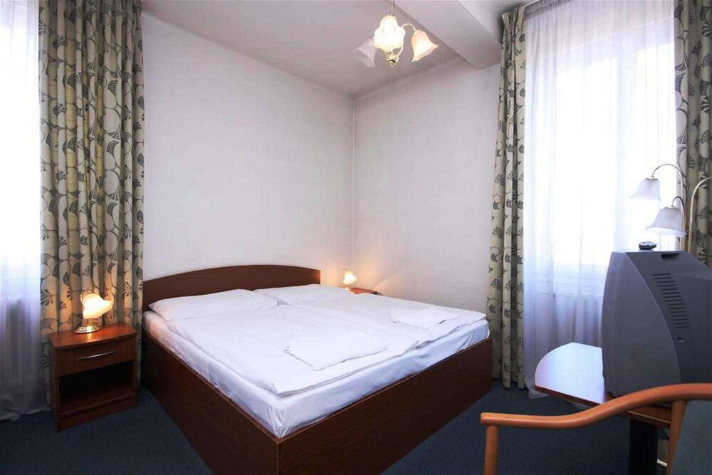 Hotel Legie, Praga. Desde 64.92€ - Central de Reservas