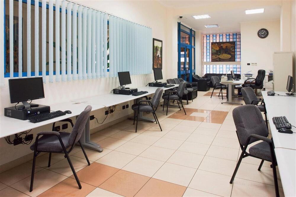 Holiday Inn Accra Airport, an IHG Hotel, Accra - Central de Reservas