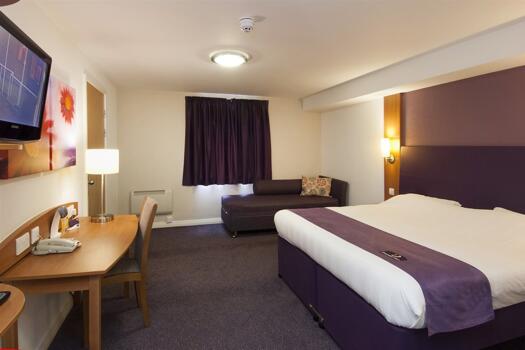 Hotel Premier Inn Silverstone, Brackley - Reserving