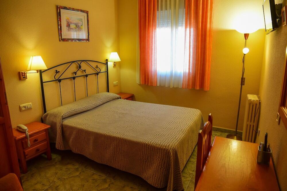 Hostal Real, Plasencia. Desde 65€ - Central de Reservas