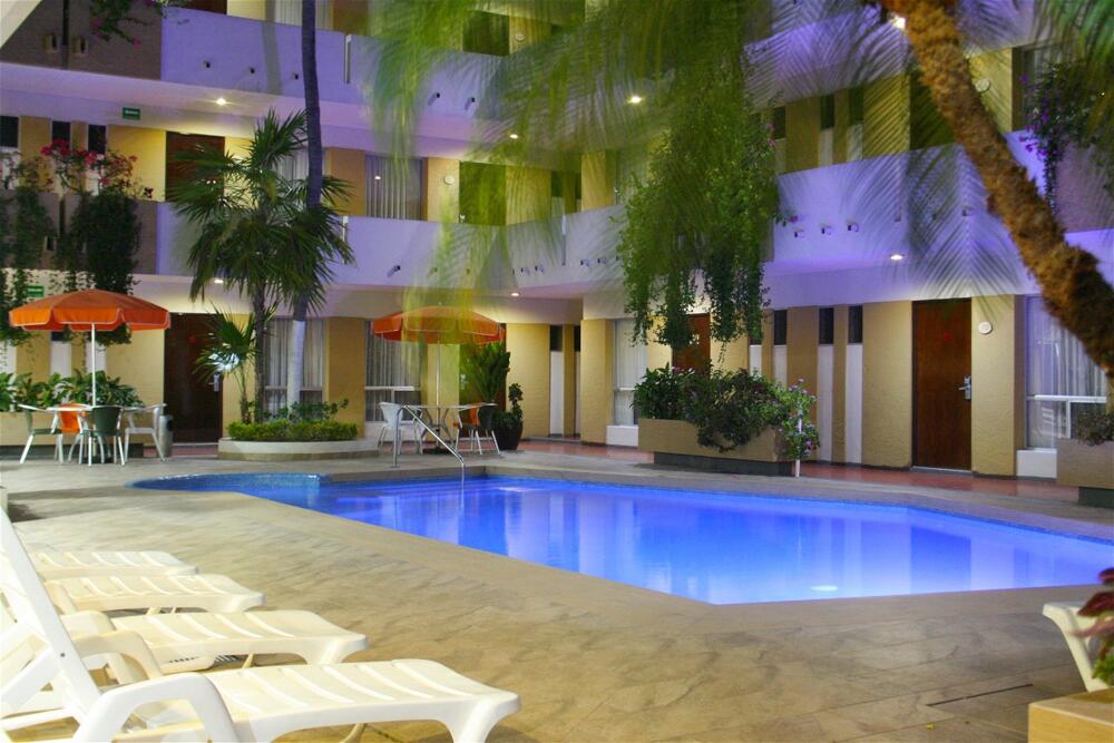 Hotel Azteca Inn, Mazatlán. Desde 56.96€ - Centraldereservas.com