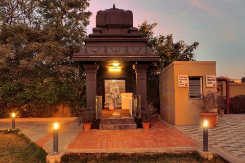 Hotel Temple Tree, Shirdi Newly Renovated, Shirdi - Central de Reservas