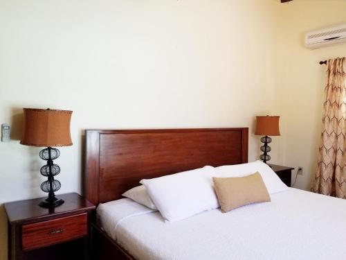 Hostales y pensiones Coconut Row, Hopkins - Centraldereservas.com