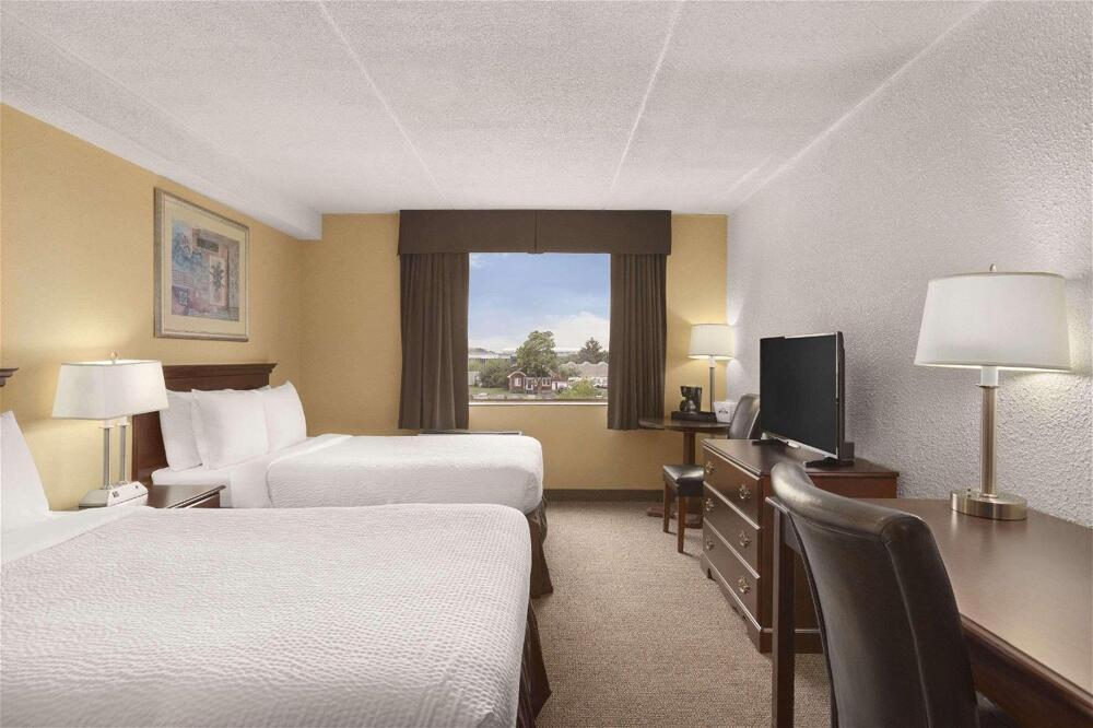 Hotel Days Inn by Wyndham Fallsview, Niagara Falls - Central de Reservas