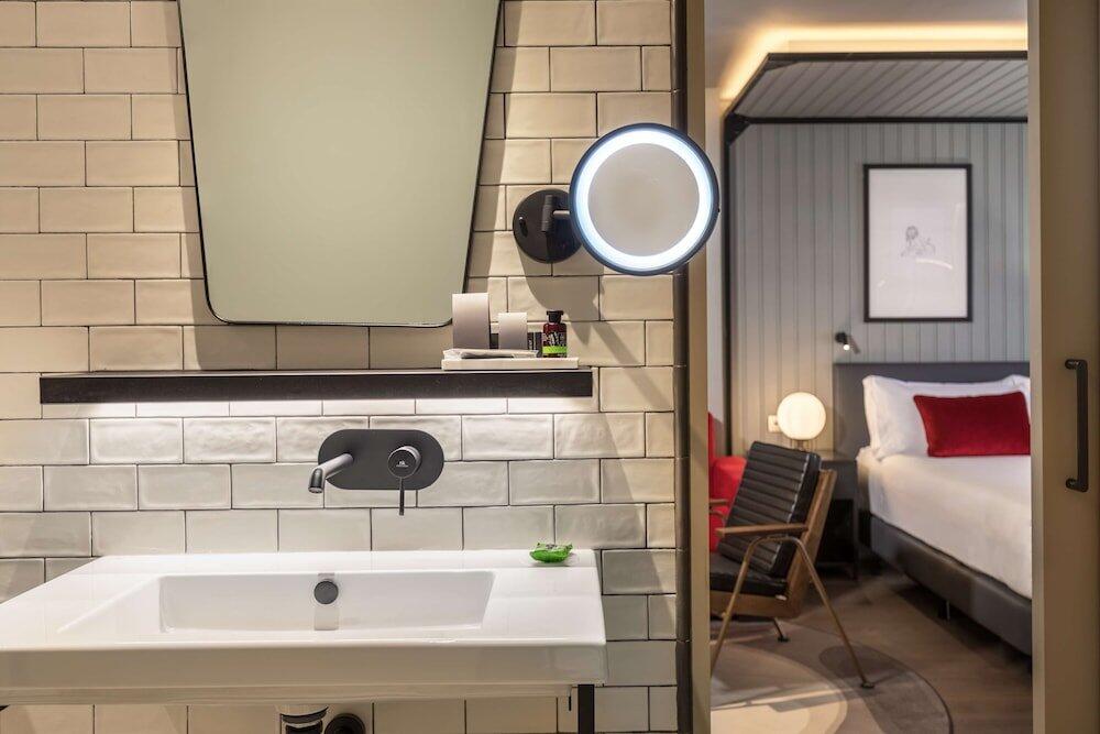 Hotel Canopy by Hilton Madrid Castellana, Madrid. Desde 117.86€ - Central de Reservas