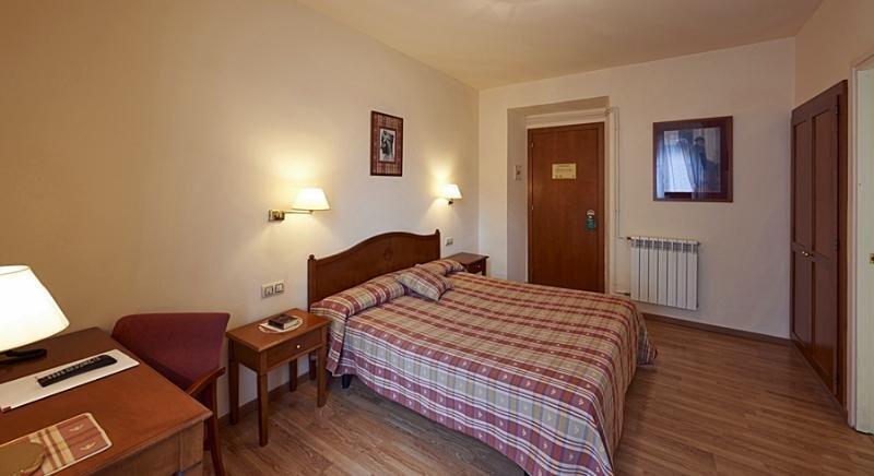 Hotel Abat Cisneros Montserrat, Montserrat. Desde 120.4€ - Central de ...