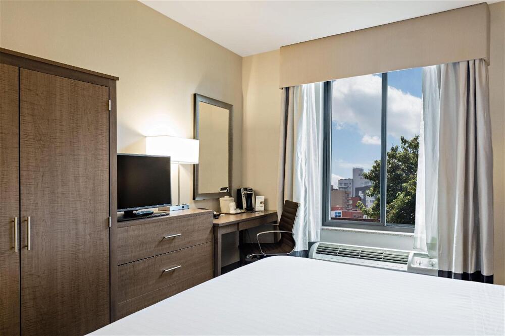 Holiday Inn Express Brooklyn, an IHG Hotel, Brooklyn ...