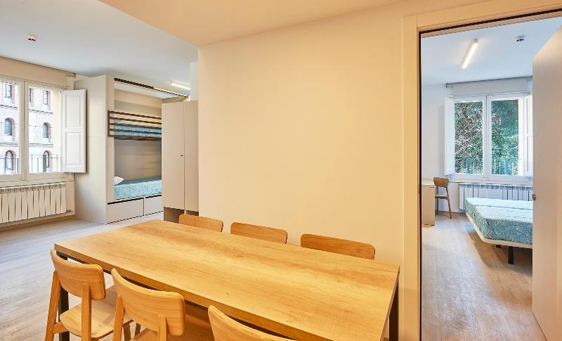 Alberg Abat Oliba, Montserrat. Desde 69.3€ - Centraldereservas.com