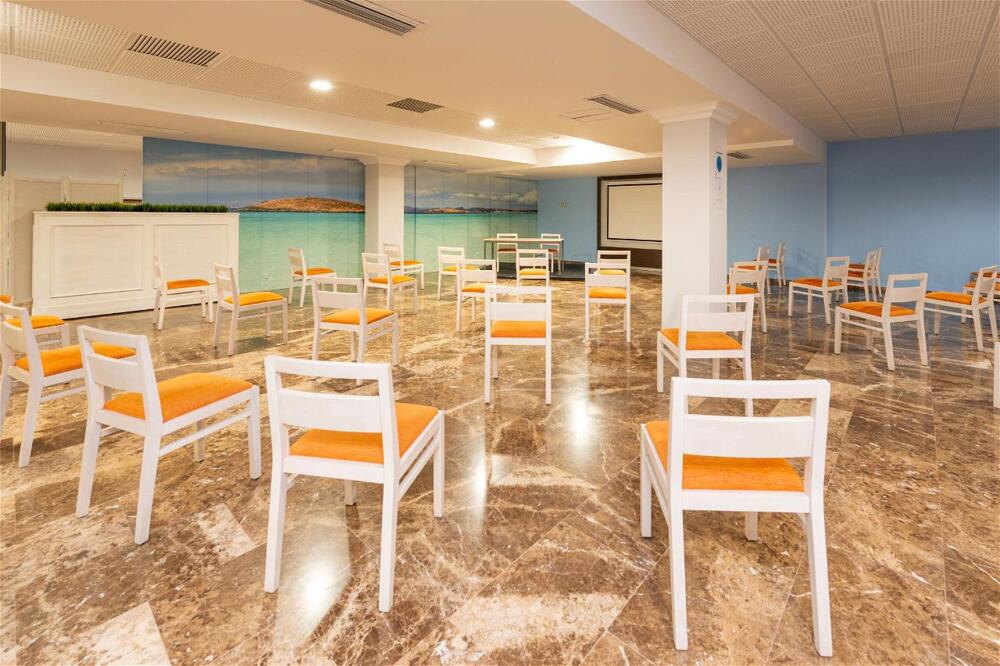 Hotel Puchet, San Antonio Abad. Desde 94.13€ - Centraldereservas.com