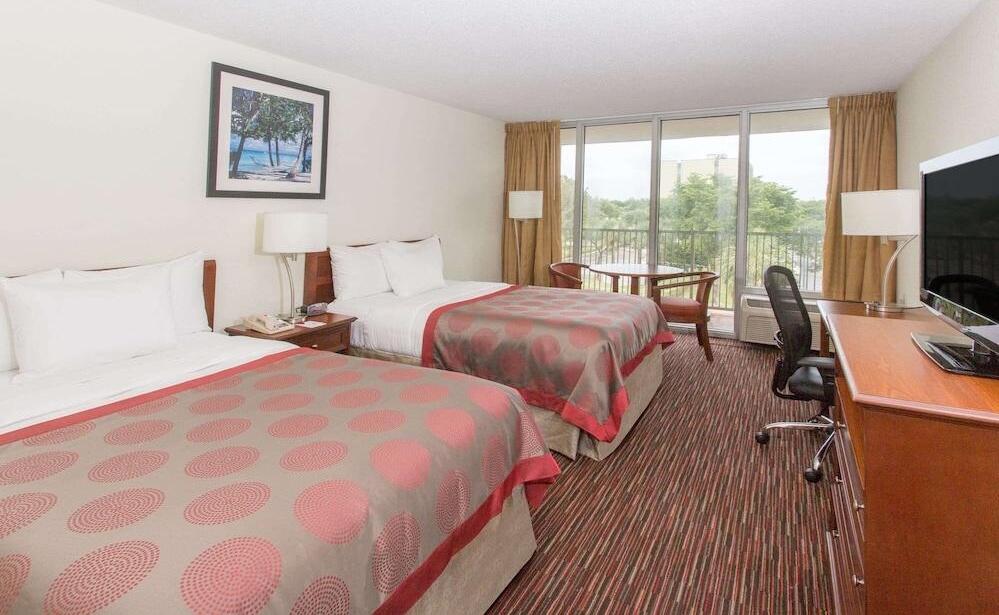 Hotel Ramada by Wyndham Hialeah/Miami Airport North, Miami ...