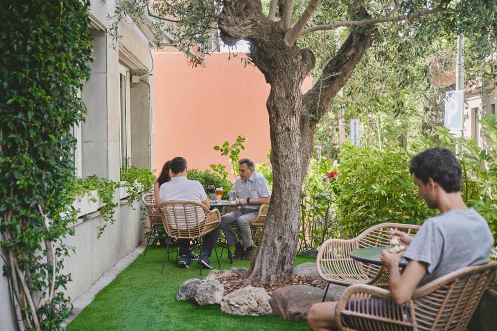 Tres Torres Atiram Hotel, Barcelona. Desde 112.84€ - Central de Reservas
